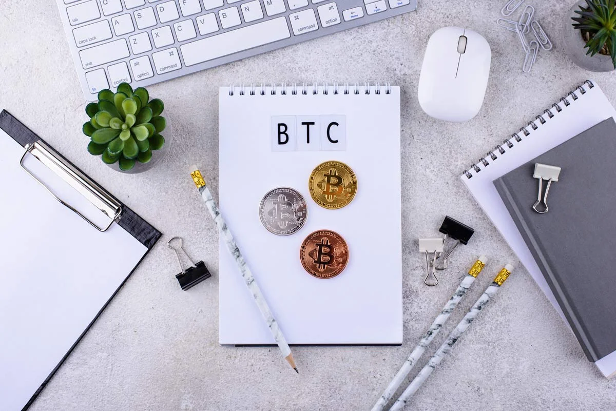 Write for Crypto Insights Hub in 2025